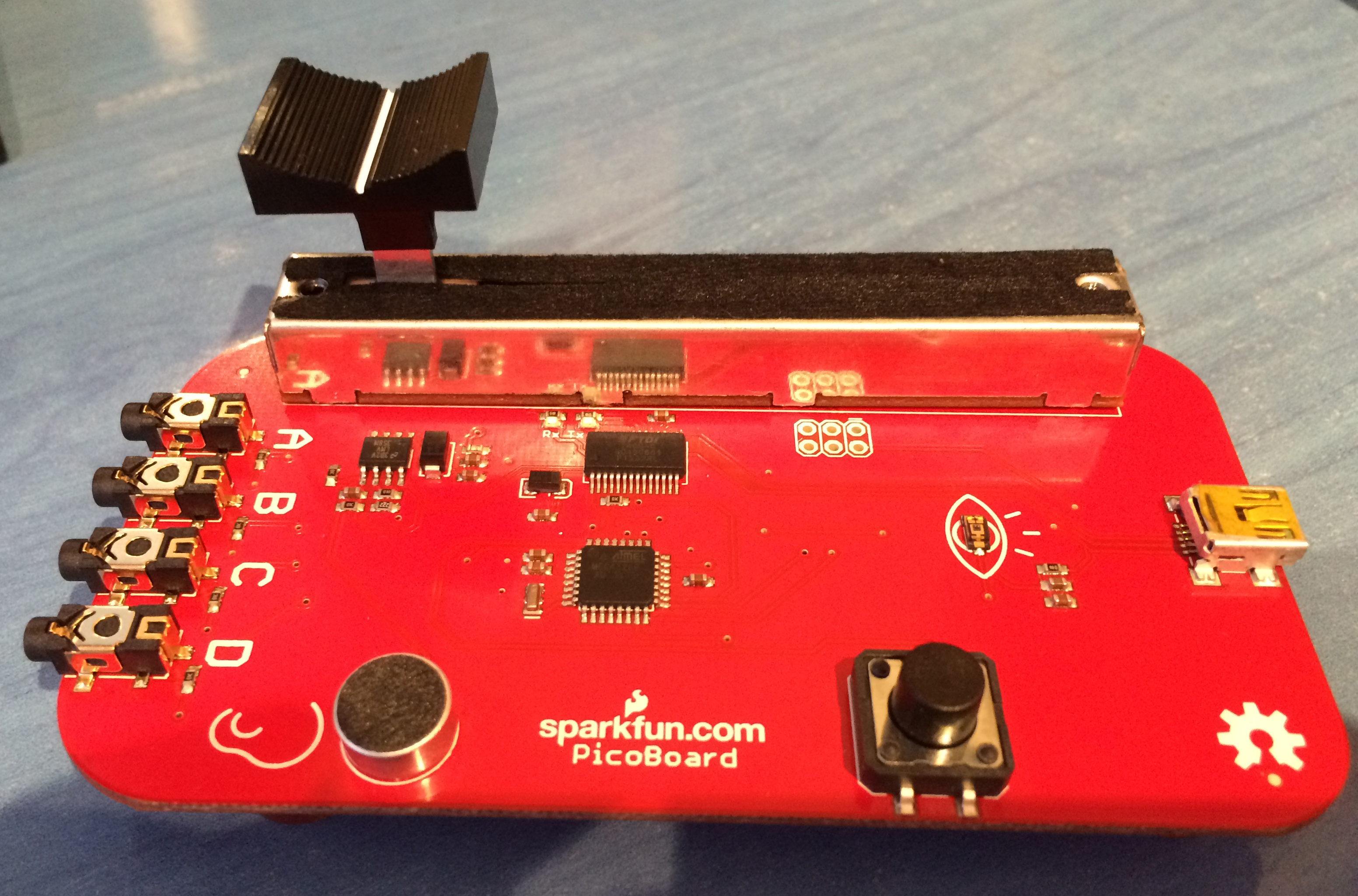 3.1.2.2. Tarjeta de sensores Picoboard | Aprender haciendo con Scratch 2.0. Uso en el ámbito ...